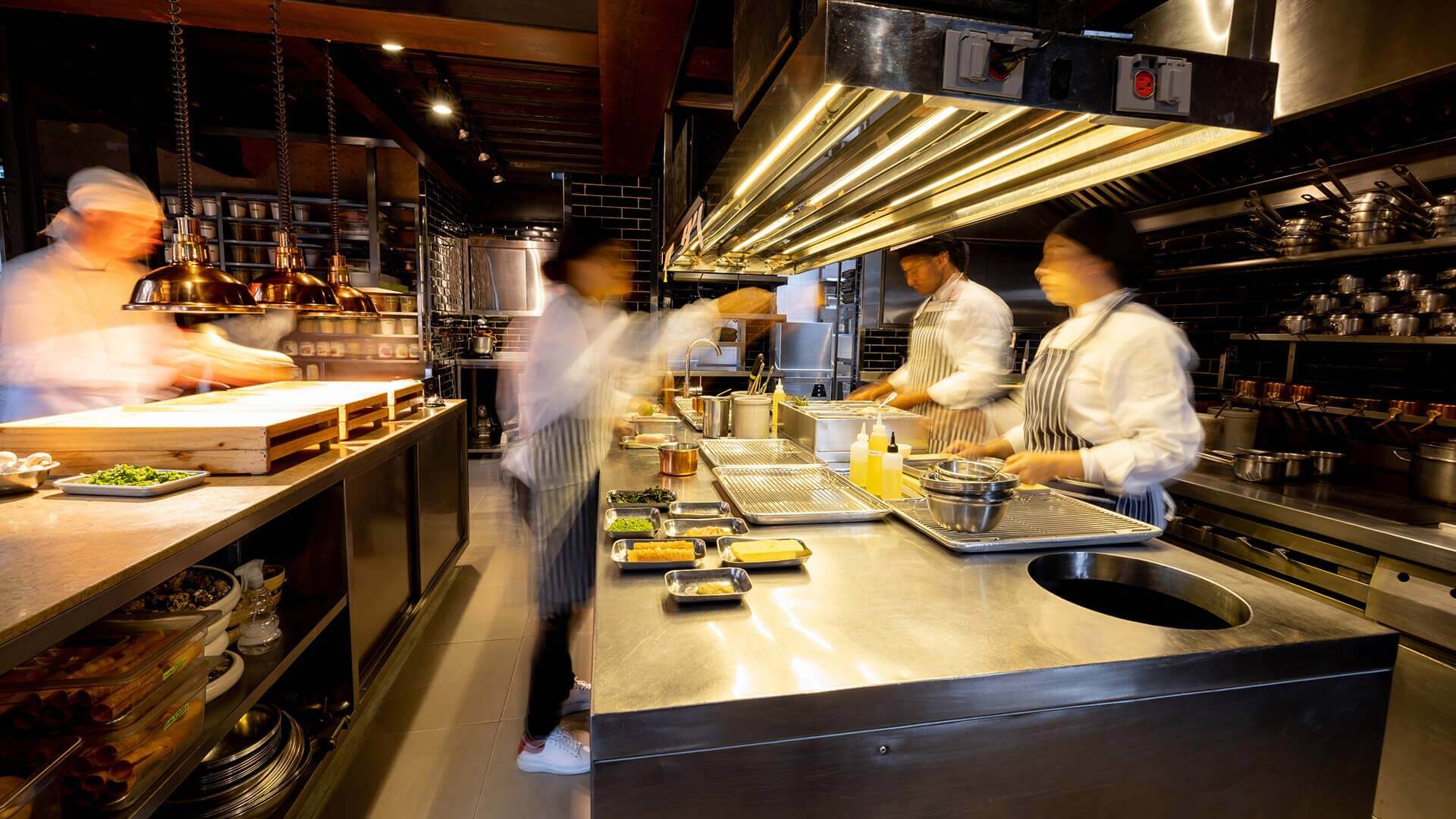 How AI Table Booking Makes Restaurants More Efficient - iovox